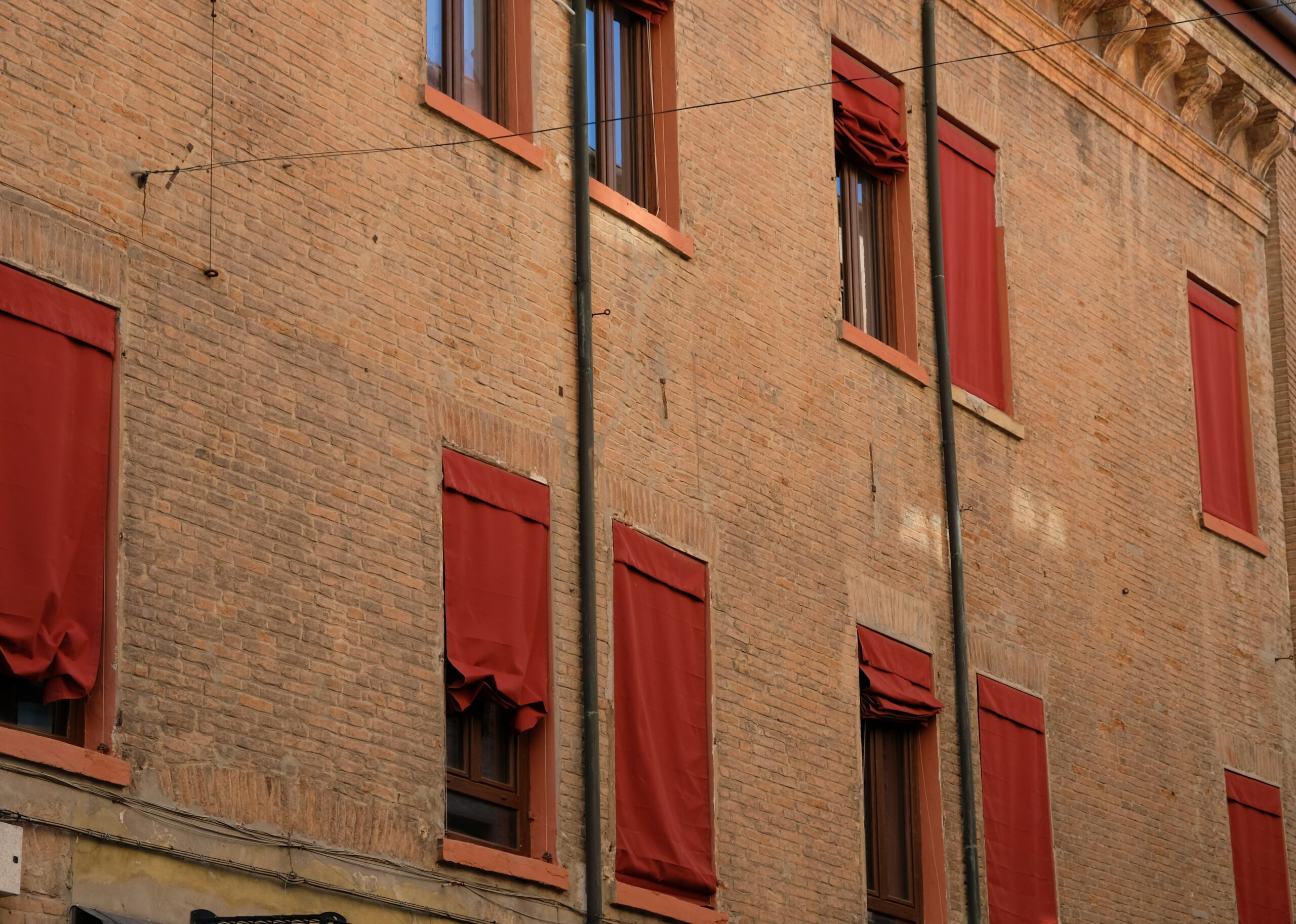 Les rideaux rouges de Ferrare - L'occhio di Lucie